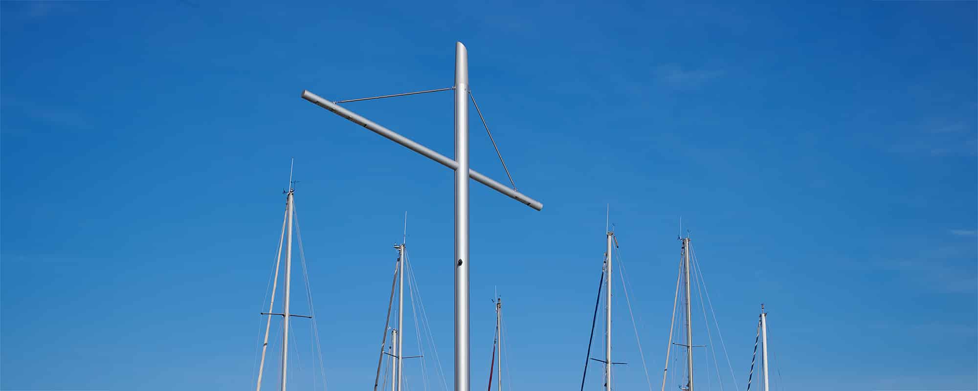 Quais, Port-La-Nouvelle. Mât d'éclairage Structure K sur-mesure pour ...